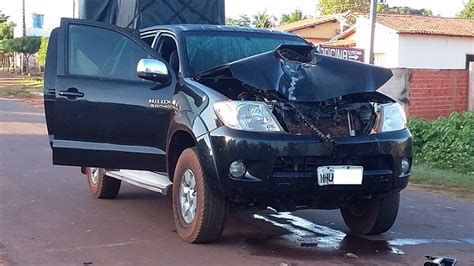Hilux colide de frente cavalo em José de Freitas 180graus O