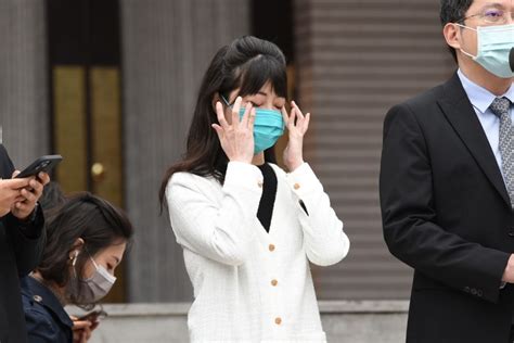 影／高嘉瑜首度露面 哽咽說「人性最黑暗、恐怖一面」 政治快訊 要聞 Nownews今日新聞