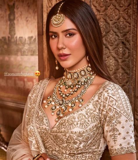 Pin By Tashu On Sonam Bajwa Bridal Beauty Gold Jewellry Designs
