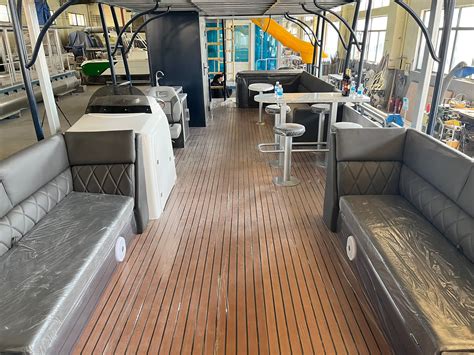 Commercial Ocean Pontoon Boat With Swim Platform From China