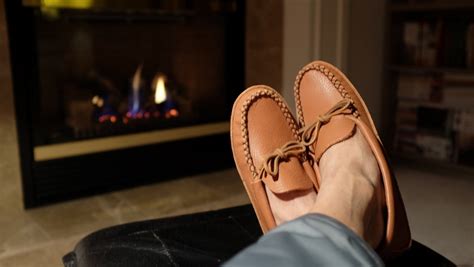Mens Comfortable Genuine Leather Soft Sole Indoor Moccasin Slippers