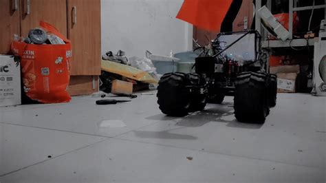 rc 模型快完工了 66 越野攀爬卡车现在是两驱模式 还有两根传动轴没到 越看越帅哈哈哈 哔哩哔哩 bilibili