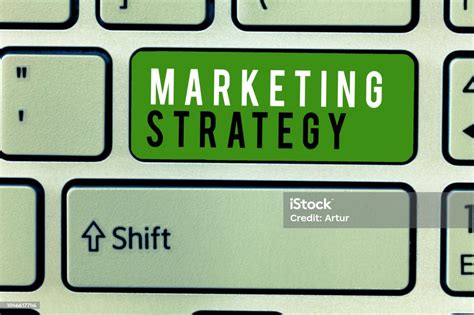 마케팅 전략을 보여주는 글을 참고 제품 서비스 비즈니스에 밖으로 배치 하는 방법에 계획을 보여주는 비즈니스 사진 개념에 대한 스톡 사진 및 기타 이미지 Istock