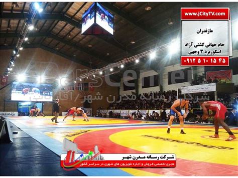 نصب تلویزیون شهری سه وجهی آویزان از سقف خدمات تبلی