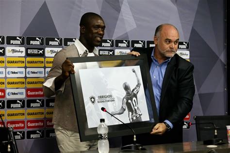 Há 10 anos Seedorf chegava ao Botafogo relembre passagem