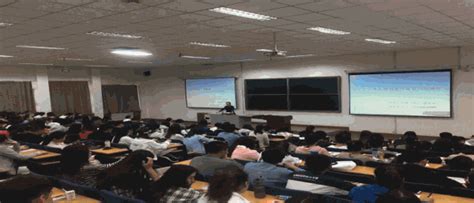 我校举行新生辅导员、班主任、学长辅导员培训 吕梁学院学生工作部