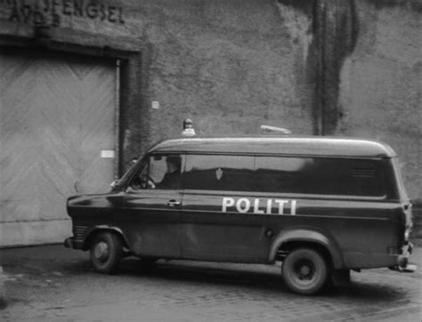 IMCDb Org 1967 Ford Transit LWB Politi MkI In Murer Rundt Fengslet 1972
