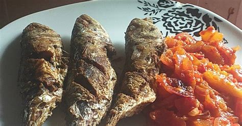 Resep Ikan Kembung Goreng Bumbu Ketumbar Sambel Tomat Oleh Raihanah Rufaidah Mariyah Cookpad
