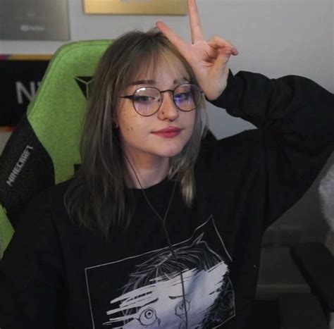 Pin On Niki Nihachu Short Grunge Hair Pretty Woman Grunge Hair