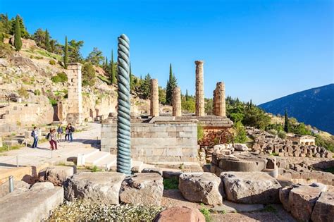 Premium Photo Serpent Column Of Plataea And Temple Of Apollo In