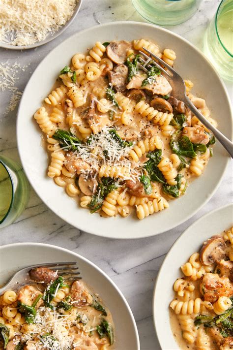 One Pot Creamy Chicken And Mushroom Pasta Damn Delicious