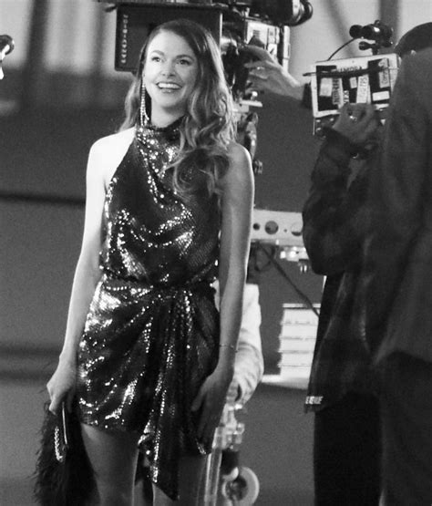Pin By Shawna Bernecker On Sutton Foster Pretty People Fashion Dress