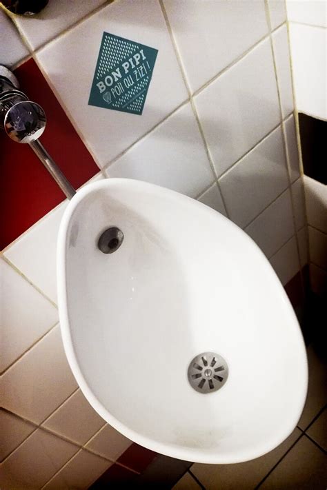 Bon Pipi… Poil Au Zizi Poil Aux Dents