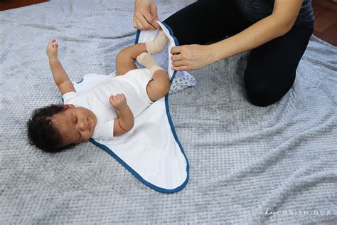 How to Swaddle a Baby Using a SwaddleMe | Hey Chrishinda