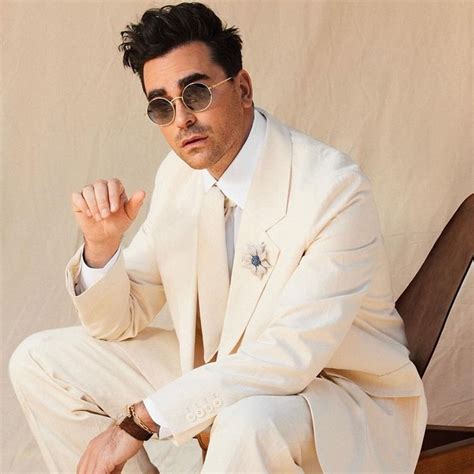 Dan Levy In The Row Cream Suit At 2021 Sag Awards Ps Uk Style