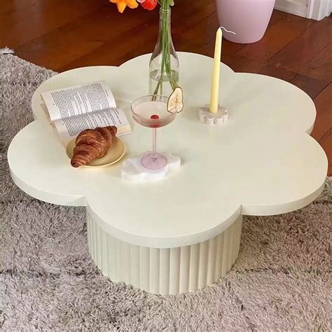 감성을더하다 인테리어 수전 장식품 홈웨어 생활용품 On Instagram 핑크 데이지 플라워 템바 테이블 거실 소파 쇼파테이블 인테리어 감성을더하다데이지테이블