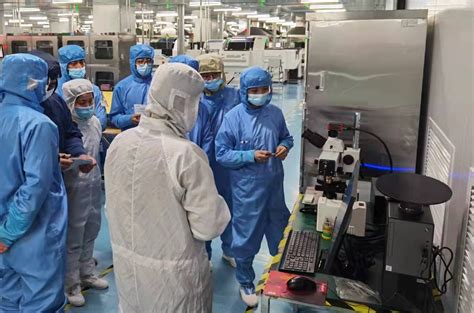 富士康成都工厂第三台产品交货现场测试