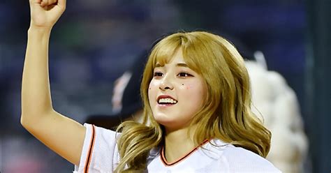 Md화보 웃고는 있는데 치어리더 건강 염려되는 창백한 얼굴