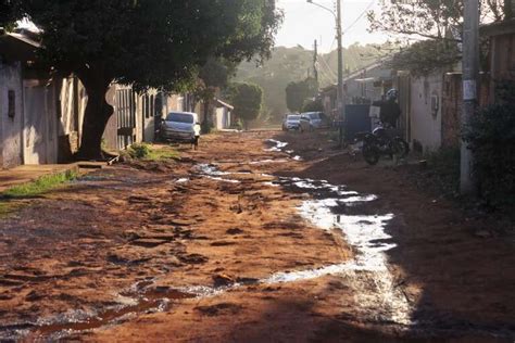 Ódio diz moradora que já tirou R do bolso para cascalhar própria rua Capital Campo