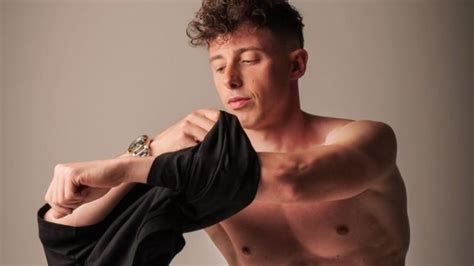 Il Cantante Shade Diviso Tra Due Influencer Scontro Salemi De Lellis Kronic