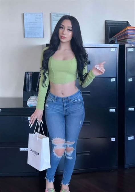Latina Fashionista Must Haves For Your Closet Latina Outfits Cute