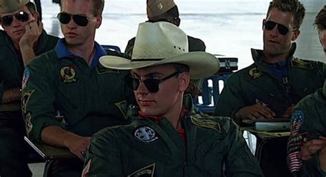 Ator De Top Gun Processa Paramount Por Uso De Sua Imagem Dois Pontos