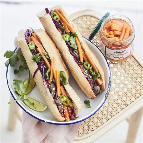 Recette de Bánh Mi aux pickles de carottes Marie Claire