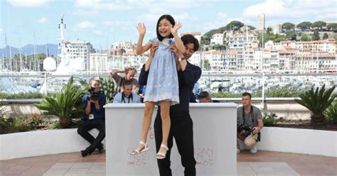 포토 칸이 극찬한 부산행 딸 바보처럼 수안 번쩍 든 공유