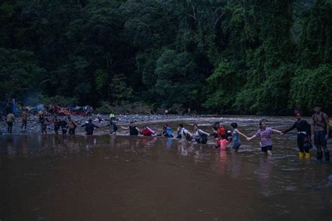 Galerie Fait And Cause Federico Ríos Escobar Paths Of Desperate Hope