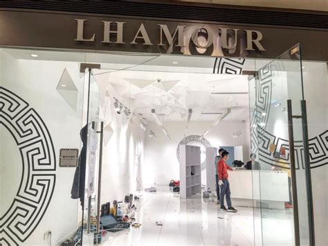 Өчигдөр бид шөнийн 3 хүртэл ажиллаж Шангрила дахь нэрийн дэлгүүрээ буулгалаа 👩🏻‍🔧 2016 онд