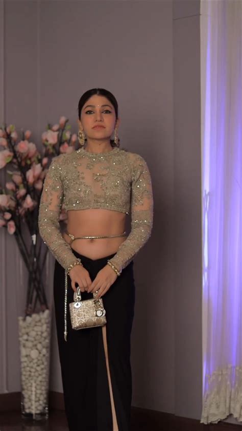 Tulsi Kumar Navel Rnavelnsfw