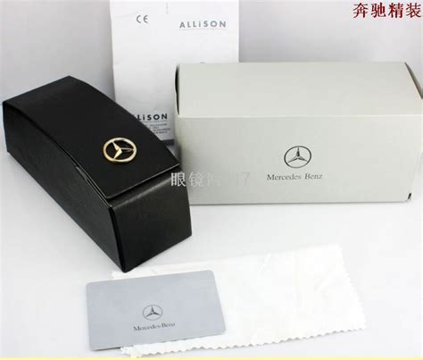 眼镜正确放盒子里图片眼镜在眼镜盒正确摆放眼镜正确佩戴位置图片大山谷图库