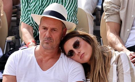 Delphine Wespiser Lancienne Miss Grillée Avec Son Ex Roger à Lautre Bout Du Monde Public