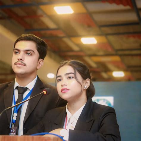 𝚃𝙴𝙷𝚁𝙴𝙴𝙼 𝙺𝙷𝙰𝙽 tehreem khan official instagram photos and videos