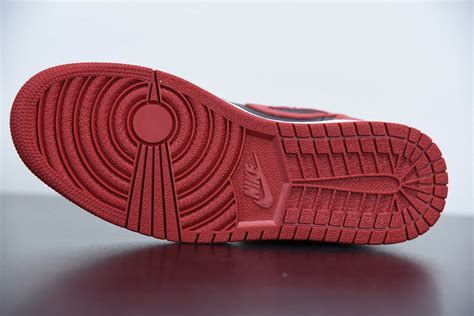 Air Jordan Mid Bred