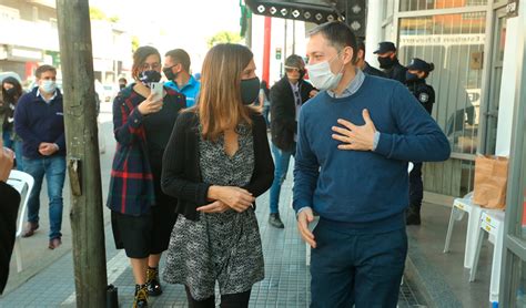 FERNANDO GRAY JUNTO A FERNANDA RAVERTA RECORREN LUGARES DE COBRO DEL