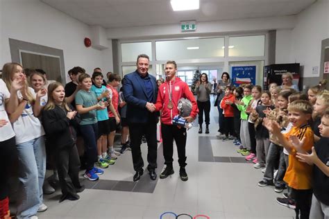 Wojtek Witecki Przywiózł Z Tokio Medal Olimpijski Zespół Szkół