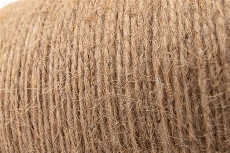 Diy 및 선물 포장을위한 갈색 황마 트와인의 클로즈업 흰색 배경에 격리 제로 폐기물 또는 지속 가능한 라이프 스타일의 개념 0명에 대한 스톡 사진 및 기타 이미지 Istock