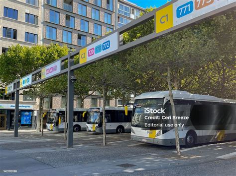Photo Libre De Droit De Bus Dans Une Gare Routière Du Centreville
