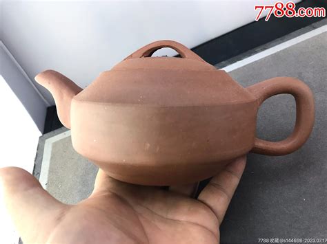七八十年代的宜兴紫砂厂货茶壶一把品相完好没有破损缺陷没有使用过全手工制作上面的 紫砂壶 华彩藏品7788收藏 收藏热线