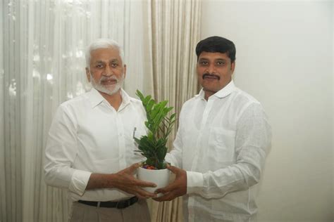 యువత ఉపాధి లక్ష్యంగా పనిచేస్తా మిలీనియం శ్రీధర్ రెడ్డి