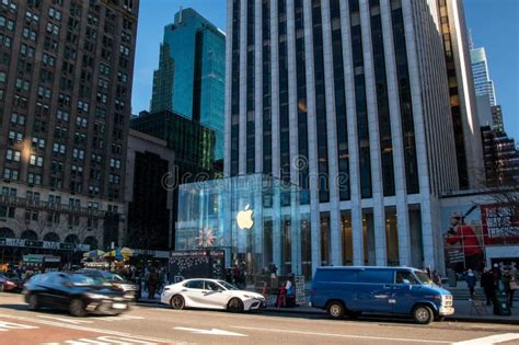 Apple Store Cube On 5th Avenue In New York City Modern Architecture