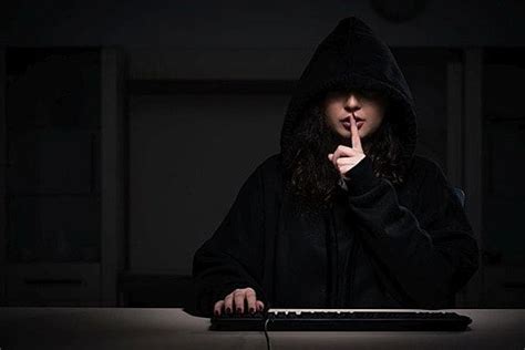 Fondo La Hacker Hackeando El Firewall De Seguridad Tarde En La Oficina