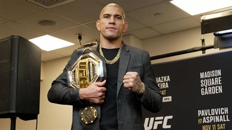 UFC Champ Alex Pereira Says Khamzat Chimaev Simply Trying To Run