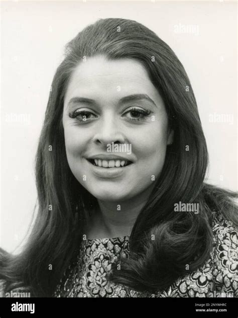 10 Hot Sexy Lynda Baron Bikini Pics