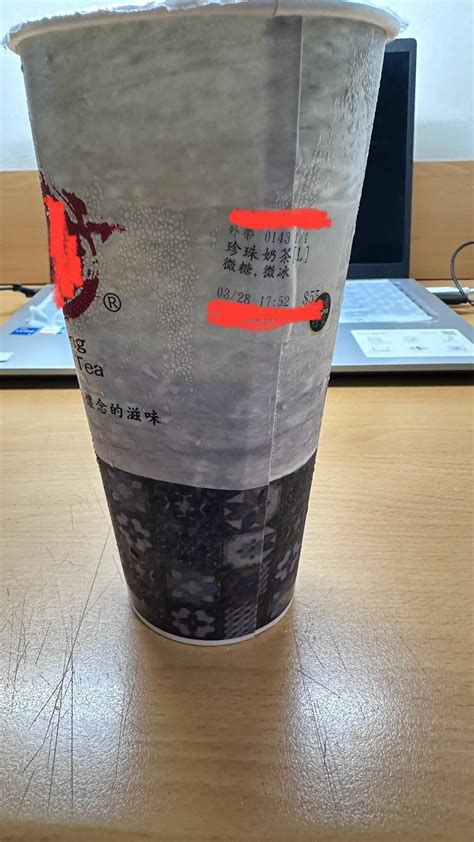 上次喝覺得還好 這次喝幹這三小怎麼這麼難喝 不知道是粉味還是什麼味道 喝起來超反胃 喝一半就不行了 沒有下次了 很久沒喝到難喝的飲料了⋯