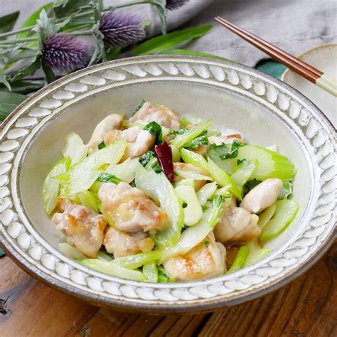 嫌いなんて言わせない！中華料理屋さんの味「鶏もも肉とセロリの中華炒め」 Macaroni Recipe In 2024