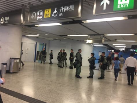 【逃犯条例】网民发「港铁超合作运动」 多站有防暴警戒备截查黑衣人 星岛日报