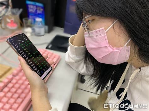 俄國反制禁賣股！妹子抖「金融股慘了」 內行1原因不怕：我猛加碼 Ettoday財經雲 Ettoday新聞雲