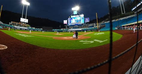 포토 썰렁한 야구장